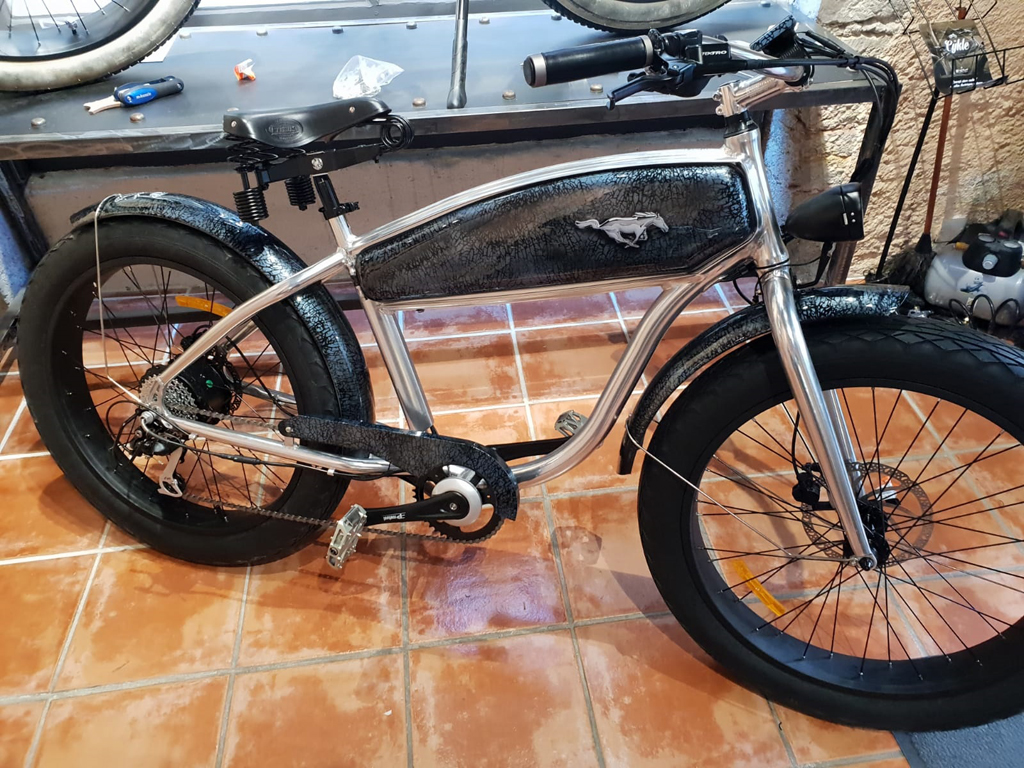 3 vélos élèctriques The Cykle personnalisation aérographe – Raymond ...